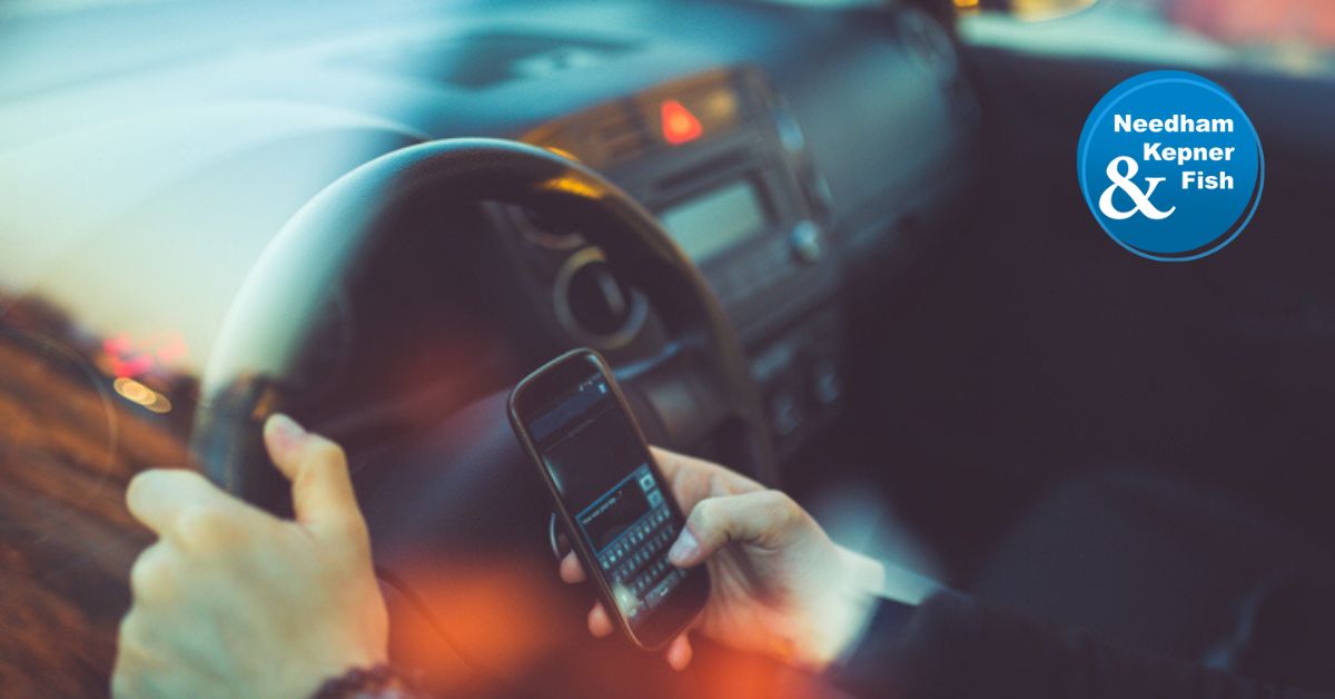 How to Avoid Distracted Driving on a Roadtrip?
